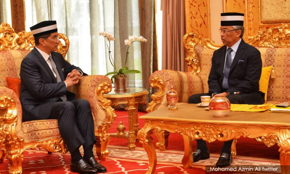 Agong terima mengadap Azmin