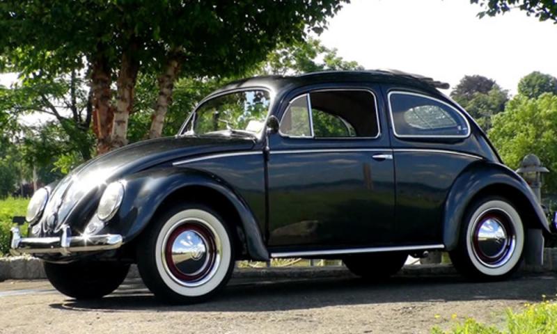 Last Volkswagen Beetle drives into the sunset