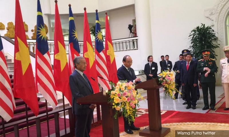Vietnam rolls out red carpet for Mahathir