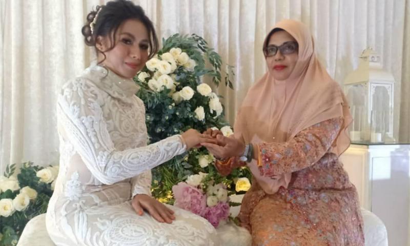 Azar Azmi bertunang dengan bapa tunggal